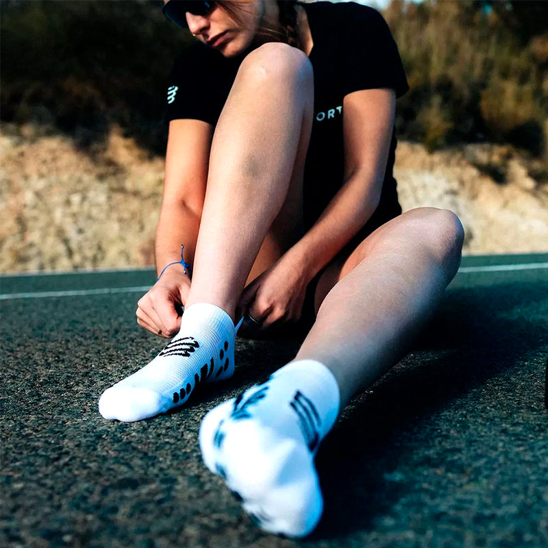 Compressport Pro Racing Socks v4.0 Run Low White Black