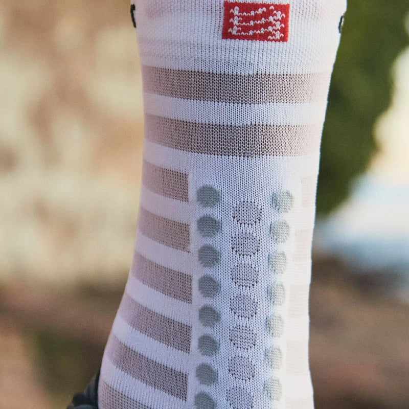 Compressport Pro Racing Socks v4.0 Ultralight Run High White Fluo Red
